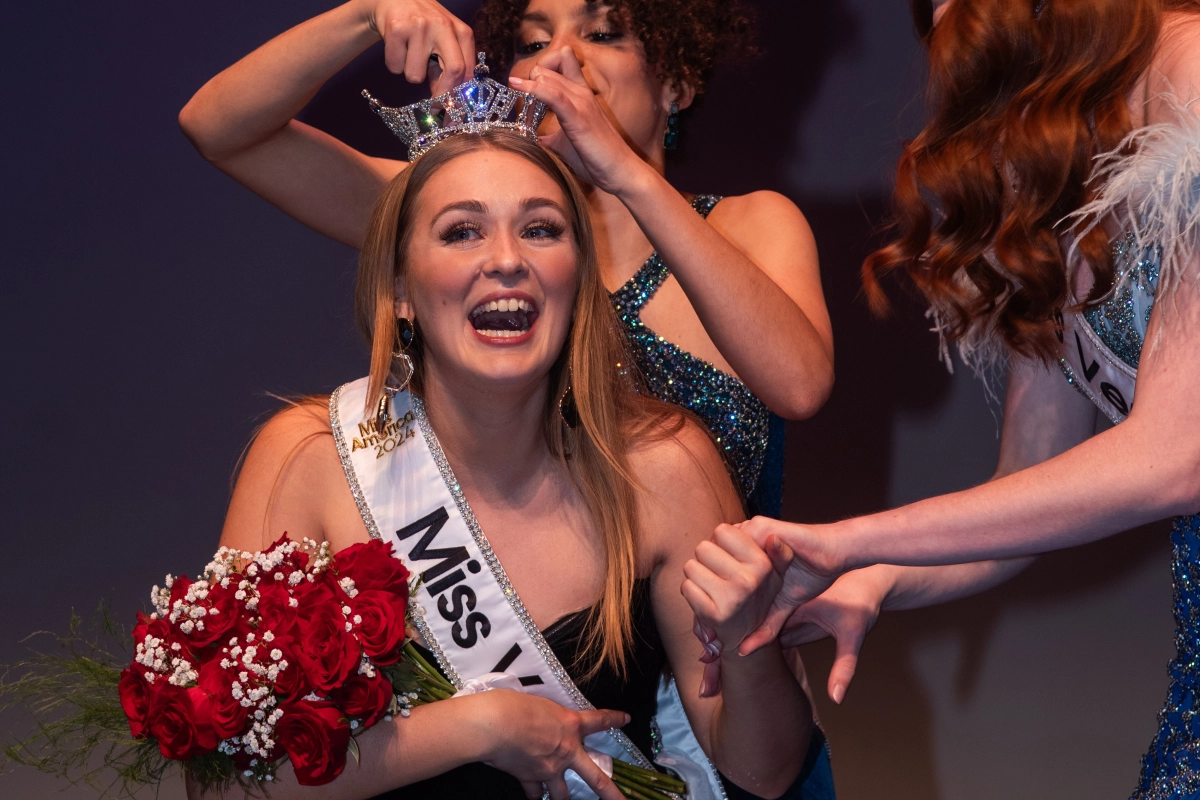 Here she is! Miss Vermont crowned April 14 - Vermont Daily Chronicle