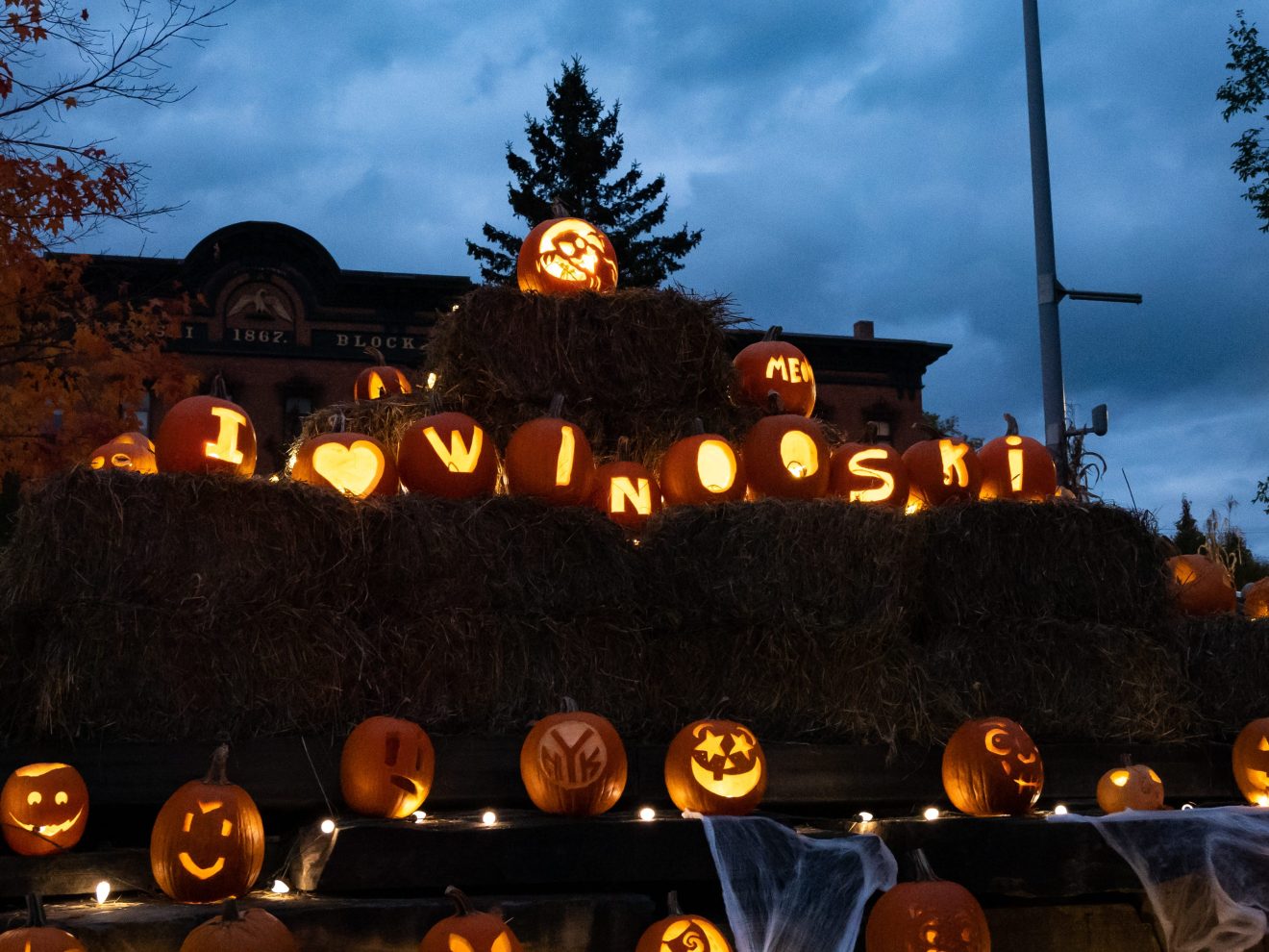 Halloween in the Rotary lights up downtown Winooski with 1,000 jack-o ...