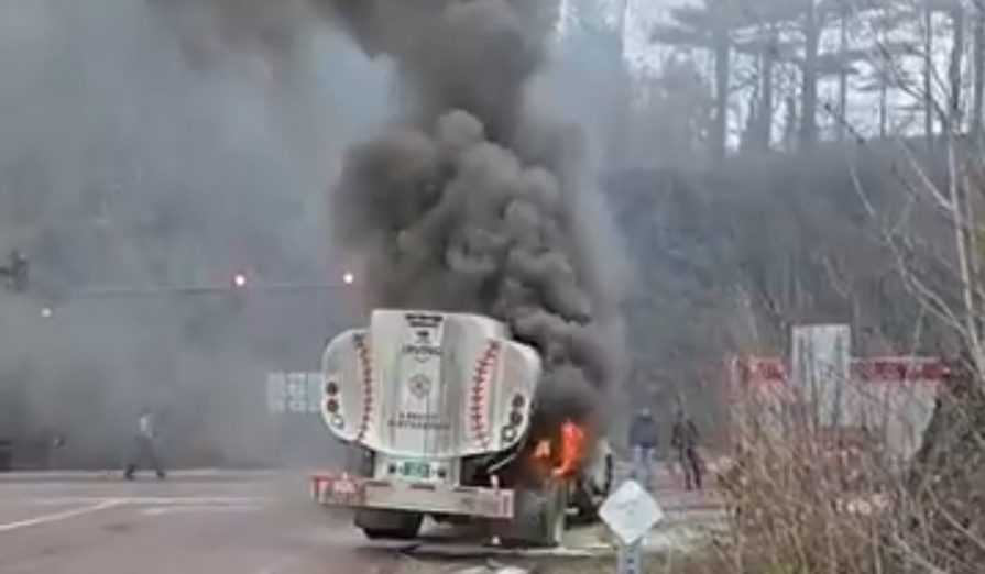 Oil truck catches fire in Waterbury - Vermont Daily Chronicle